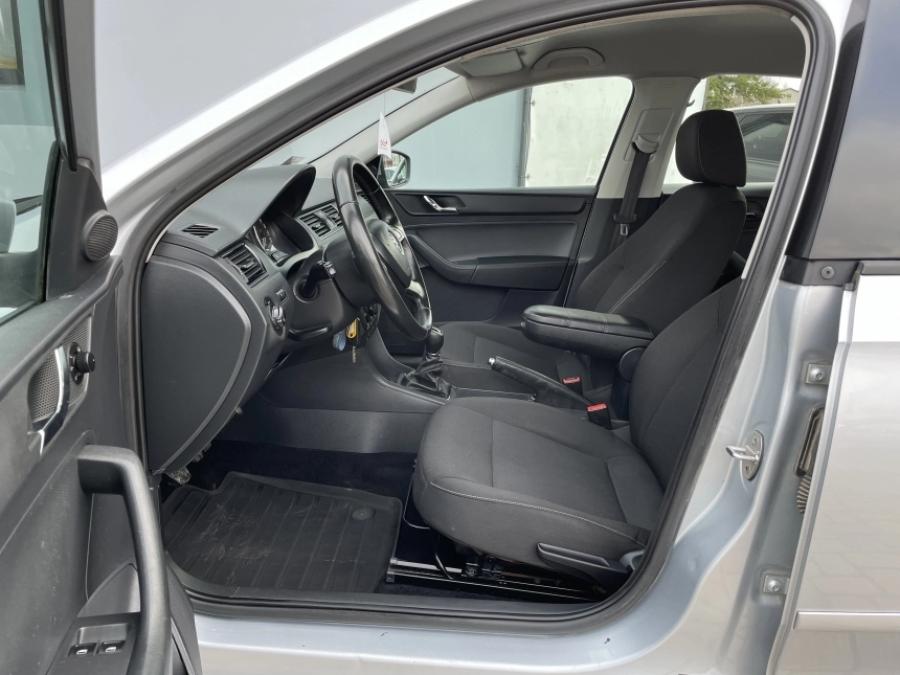 Pelēks Skoda Rapid 2013 Rīga, ar dzinēja tilpumu 1.60 L un nobraukumu 274 tūkst. km par 4450 €, foto 34 vietnē AUTOMOTO.COM.LV