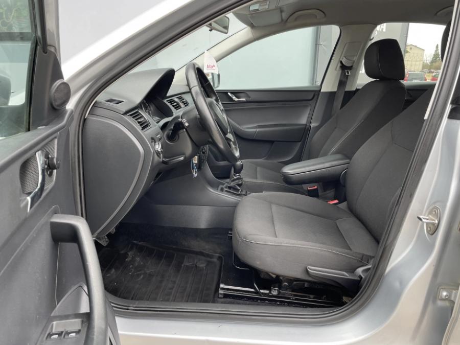 Pelēks Skoda Rapid 2013 Rīga, ar dzinēja tilpumu 1.60 L un nobraukumu 274 tūkst. km par 4450 €, foto 47 vietnē AUTOMOTO.COM.LV