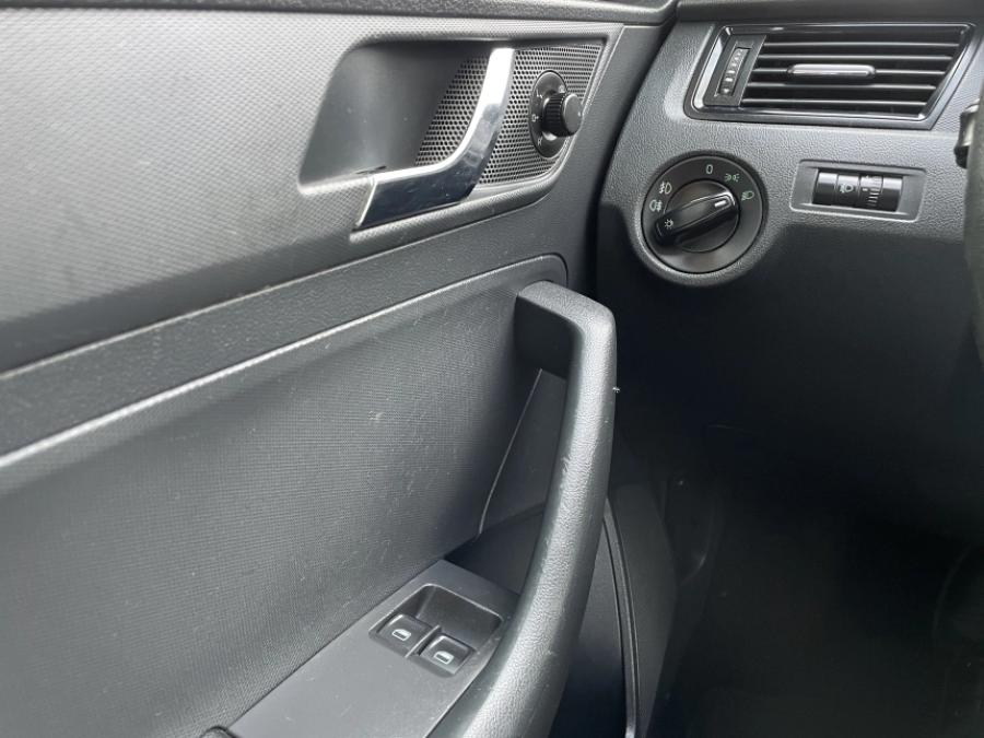 Pelēks Skoda Rapid 2013 Rīga, ar dzinēja tilpumu 1.60 L un nobraukumu 274 tūkst. km par 4450 €, foto 61 vietnē AUTOMOTO.COM.LV