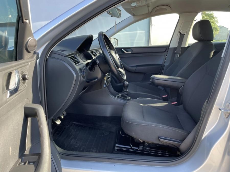 Pelēks Skoda Rapid 2013 Rīga, ar dzinēja tilpumu 1.60 L un nobraukumu 274 tūkst. km par 4450 €, foto 78 vietnē AUTOMOTO.COM.LV
