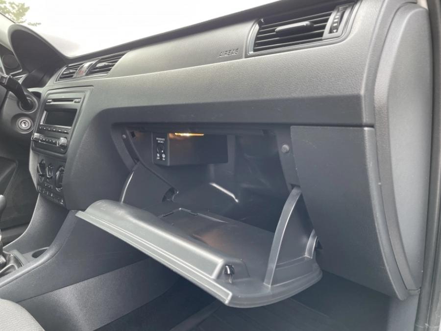 Pelēks Skoda Rapid 2013 Rīga, ar dzinēja tilpumu 1.60 L un nobraukumu 274 tūkst. km par 4450 €, foto 81 vietnē AUTOMOTO.COM.LV