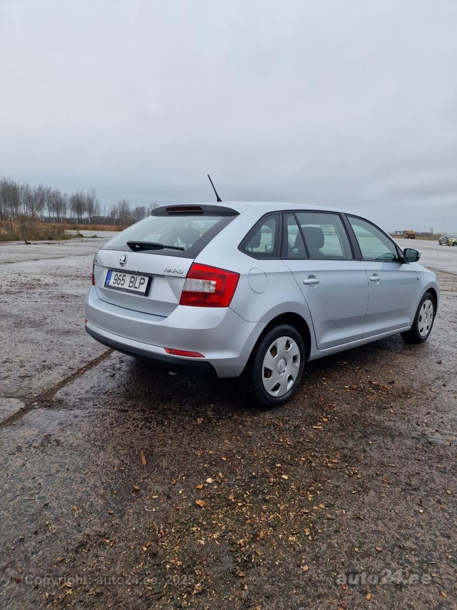 Grey Skoda Rapid 2014 in Tallinn, with an engine capacity of 1.20 L and mileage of 253 thousand km for 2700 €, photo 5 on AUTOMOTO.COM.LV