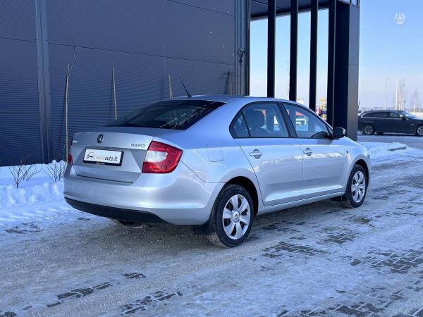 Pelēks Skoda Rapid 2014 Viļņa, ar dzinēja tilpumu 1.60 L un nobraukumu 183 tūkst. km par 4600 €, foto 4 vietnē AUTOMOTO.COM.LV