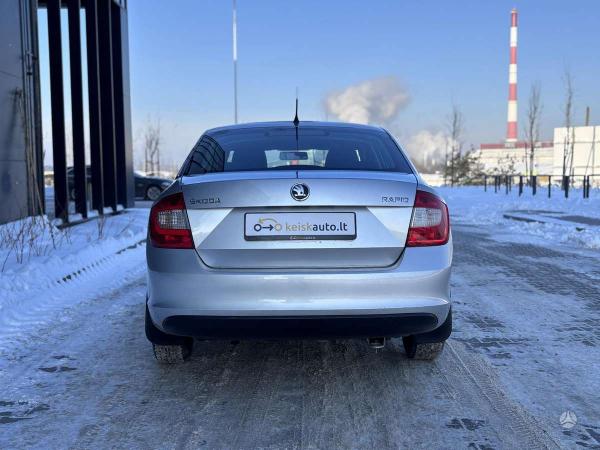 Pelēks Skoda Rapid 2014 Viļņa, ar dzinēja tilpumu 1.60 L un nobraukumu 183 tūkst. km par 4600 €, foto 5 vietnē AUTOMOTO.COM.LV