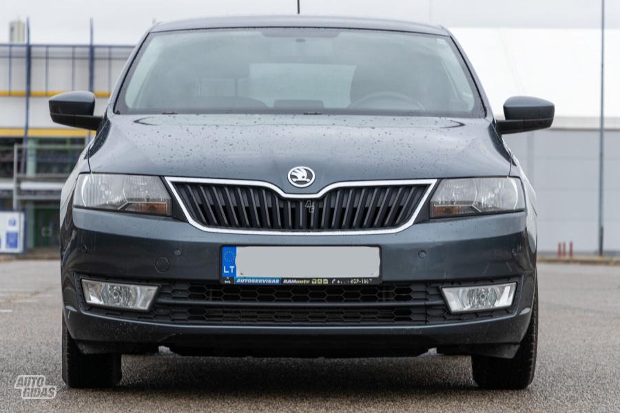 Grey Skoda Rapid 2014 in Vilnius, with an engine capacity of 1.60 L and mileage of 158 thousand km for 4900 €, photo 4 on AUTOMOTO.COM.LV