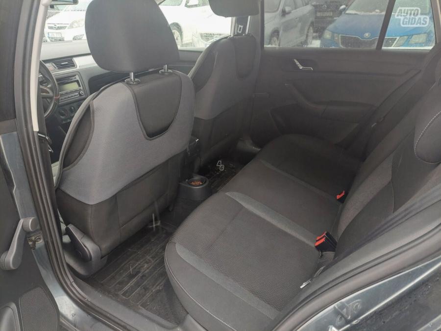 Grey Skoda Rapid 2014 in Vilnius, with an engine capacity of 1.60 L and mileage of 158 thousand km for 4900 €, photo 14 on AUTOMOTO.COM.LV