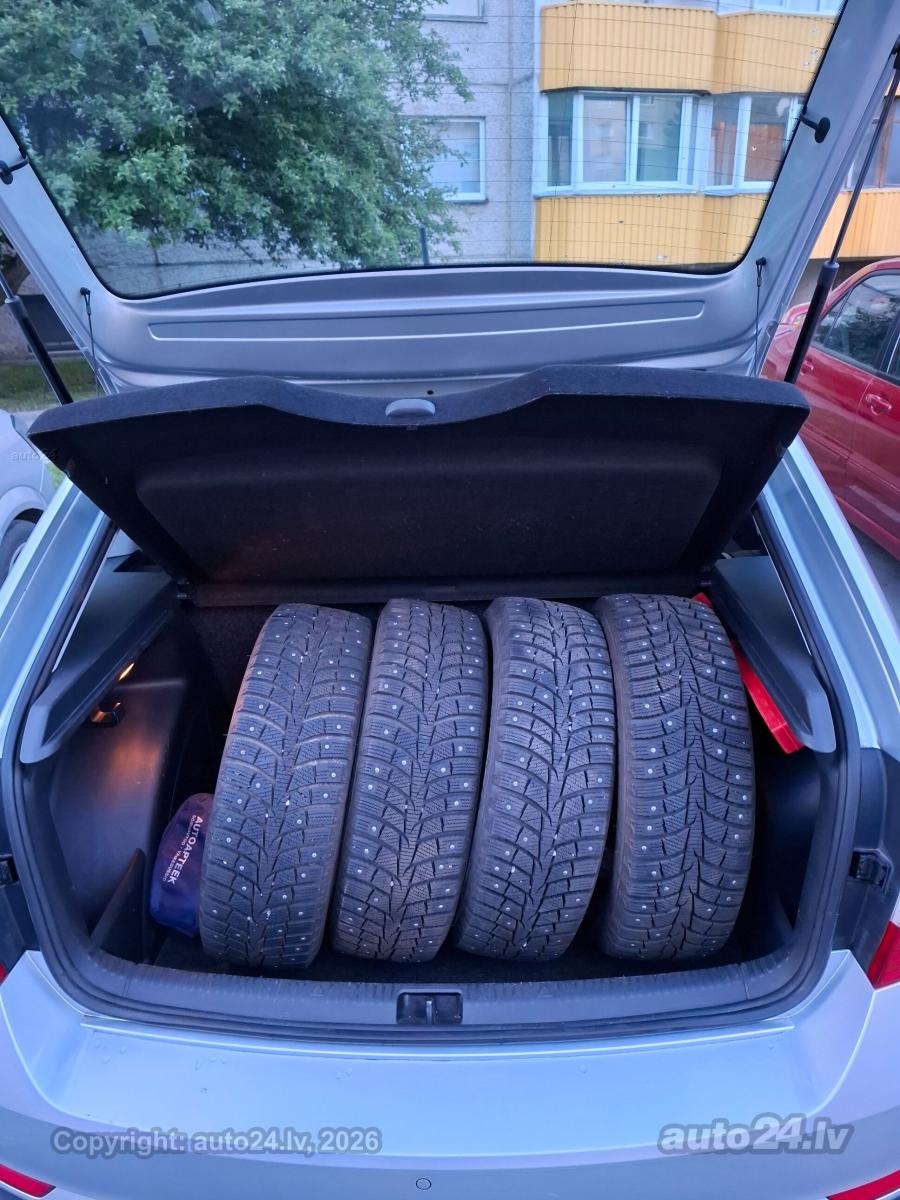 Grey Skoda Rapid 2015 in Tallinn, with an engine capacity of 1.20 L and mileage of 186 thousand km for 5600 €, photo 18 on AUTOMOTO.COM.LV