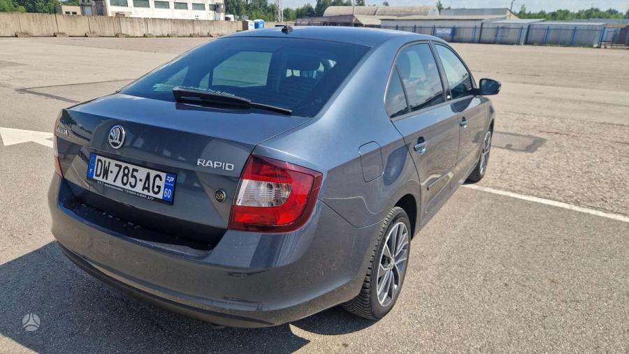 Grey Skoda Rapid 2015 in Panevezys, with an engine capacity of 1.60 L and mileage of 180 thousand km for 3700 €, photo 6 on AUTOMOTO.COM.LV