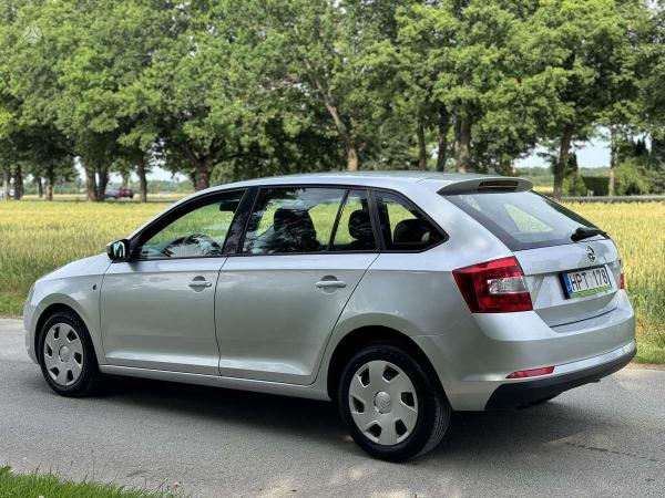 Pelēks Skoda Rapid 2015 Mažeikiai, ar dzinēja tilpumu 1.60 L un nobraukumu 166 tūkst. km par 3800 €, foto 8 vietnē AUTOMOTO.COM.LV