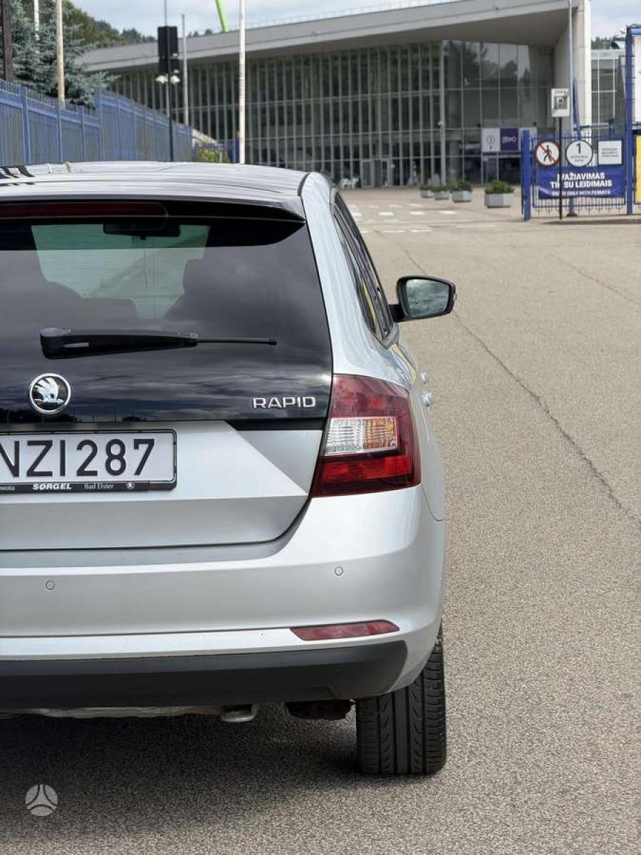 Pelēks Skoda Rapid 2015 Viļņa, ar dzinēja tilpumu 1.20 L un nobraukumu 192 tūkst. km par 7000 €, foto 5 vietnē AUTOMOTO.COM.LV