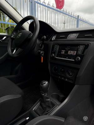 Pelēks Skoda Rapid 2015 Viļņa, ar dzinēja tilpumu 1.20 L un nobraukumu 192 tūkst. km par 7000 €, foto 13 vietnē AUTOMOTO.COM.LV