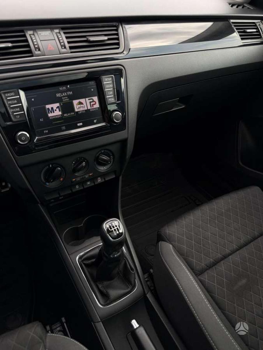 Pelēks Skoda Rapid 2015 Viļņa, ar dzinēja tilpumu 1.20 L un nobraukumu 192 tūkst. km par 7000 €, foto 15 vietnē AUTOMOTO.COM.LV