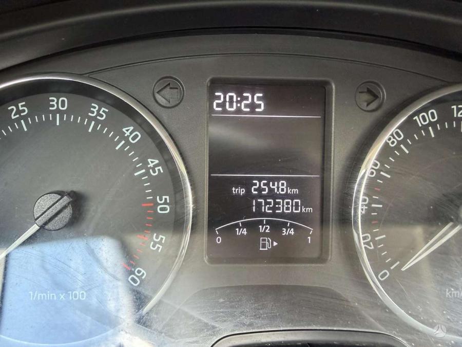 Pelēks Skoda Rapid 2015 Klaipėda, ar dzinēja tilpumu 1.60 L un nobraukumu 172 tūkst. km par 4999 €, foto 7 vietnē AUTOMOTO.COM.LV