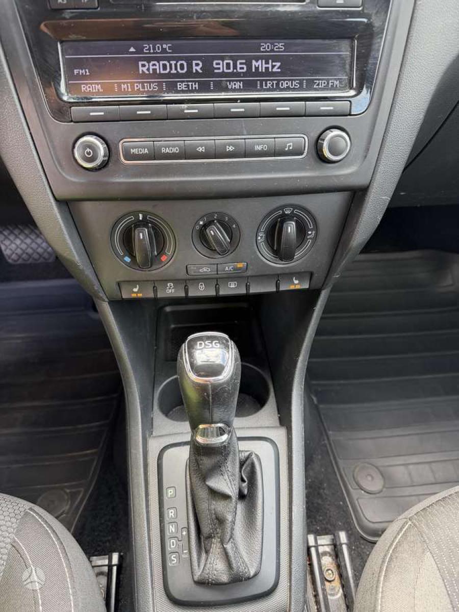 Pelēks Skoda Rapid 2015 Klaipėda, ar dzinēja tilpumu 1.60 L un nobraukumu 172 tūkst. km par 4999 €, foto 9 vietnē AUTOMOTO.COM.LV