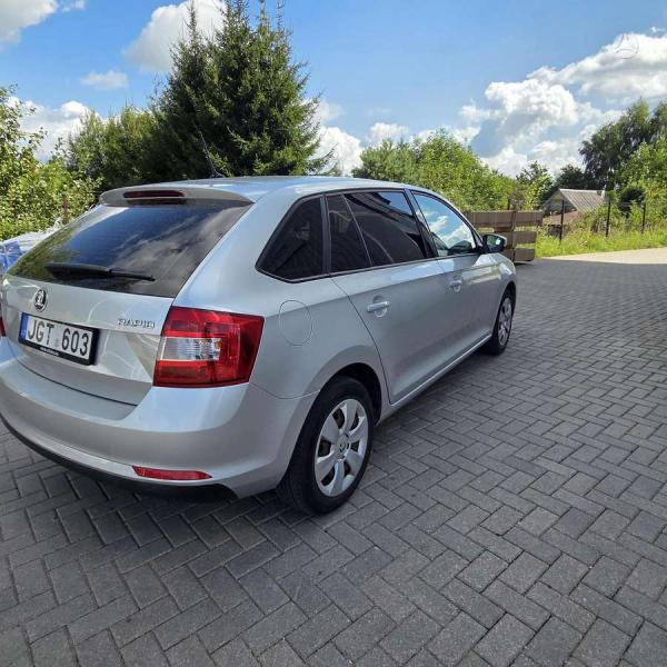 Pelēks Skoda Rapid 2016 Viļņa, ar dzinēja tilpumu 1.20 L un nobraukumu 270 tūkst. km par 2900 €, foto 2 vietnē AUTOMOTO.COM.LV