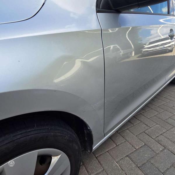 Pelēks Skoda Rapid 2016 Viļņa, ar dzinēja tilpumu 1.20 L un nobraukumu 270 tūkst. km par 2900 €, foto 9 vietnē AUTOMOTO.COM.LV