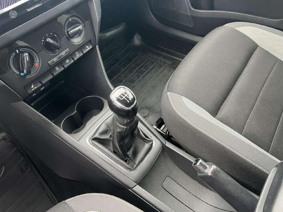 Серый Шкода Рапид 2017 в Каунас, объемом двигателя 1.60 л и пробегом 220 тыс. км за 6999 €, фото 15 на AUTOMOTO.COM.LV