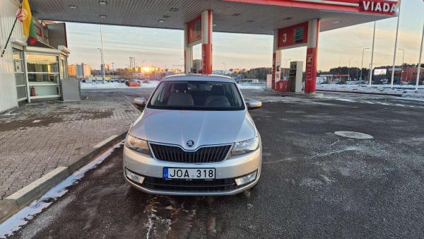 Grey Skoda Rapid 2017 in Vilnius, with an engine capacity of 1.60 L and mileage of 88 thousand km for 7300 €, photo 4 on AUTOMOTO.COM.LV