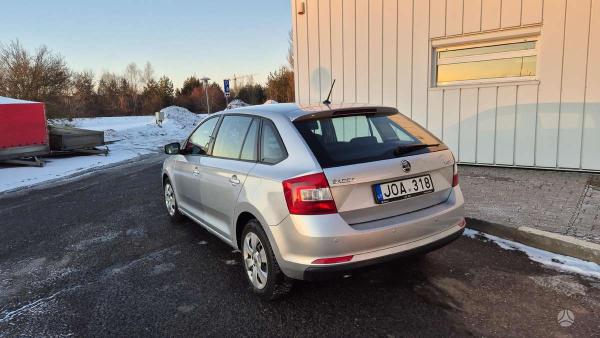 Grey Skoda Rapid 2017 in Vilnius, with an engine capacity of 1.60 L and mileage of 88 thousand km for 7300 €, photo 7 on AUTOMOTO.COM.LV