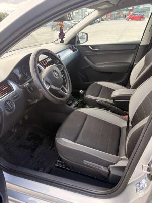 Pelēks Skoda Rapid 2017 Viļņa, ar dzinēja tilpumu 1.20 L un nobraukumu 151 tūkst. km par 6200 €, foto 7 vietnē AUTOMOTO.COM.LV