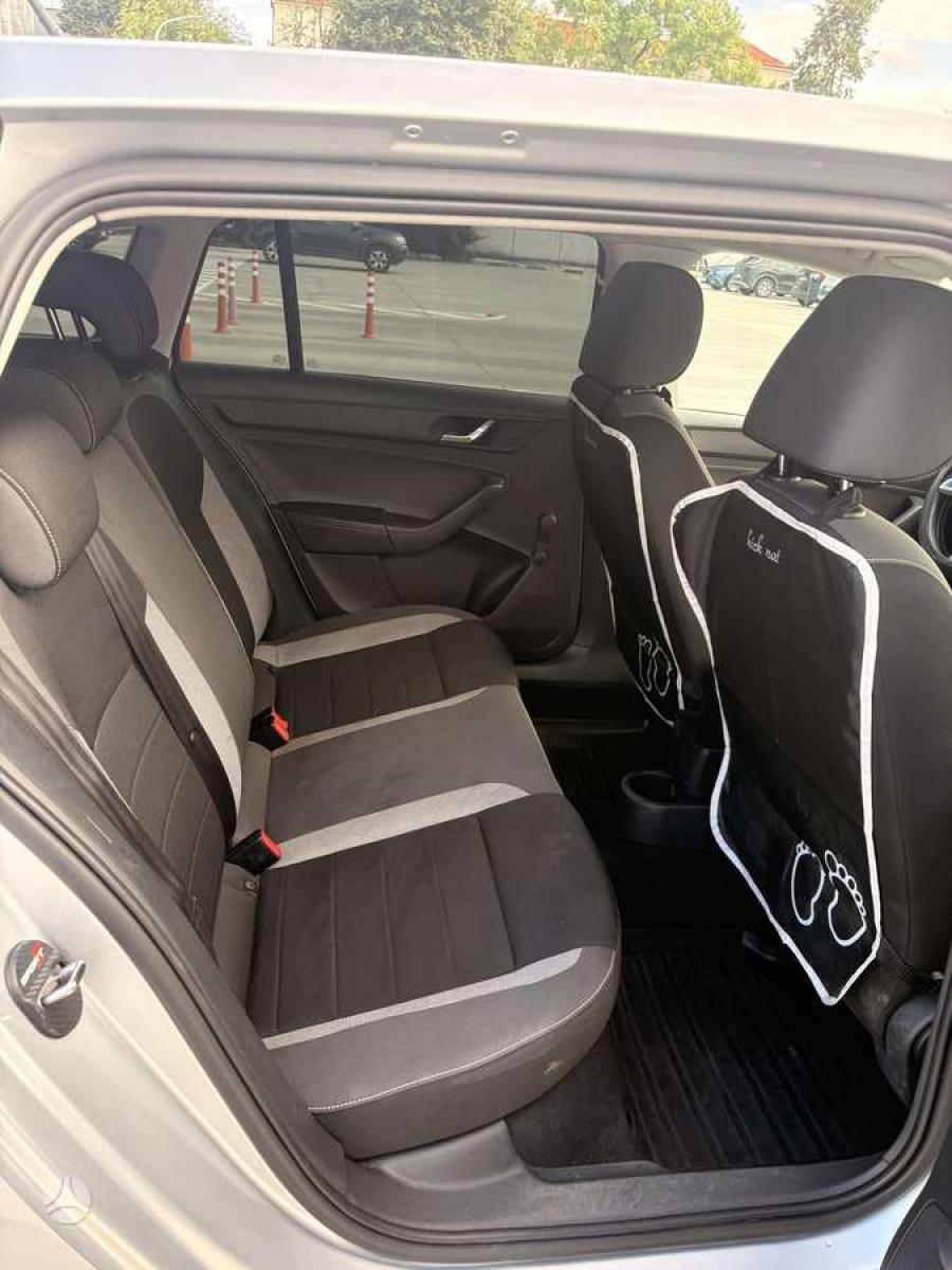 Pelēks Skoda Rapid 2017 Viļņa, ar dzinēja tilpumu 1.20 L un nobraukumu 151 tūkst. km par 6200 €, foto 13 vietnē AUTOMOTO.COM.LV