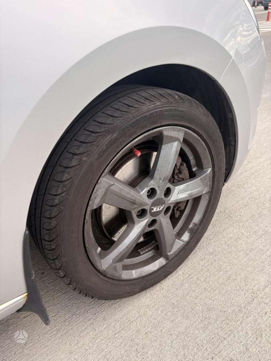 Pelēks Skoda Rapid 2017 Viļņa, ar dzinēja tilpumu 1.20 L un nobraukumu 151 tūkst. km par 6200 €, foto 28 vietnē AUTOMOTO.COM.LV