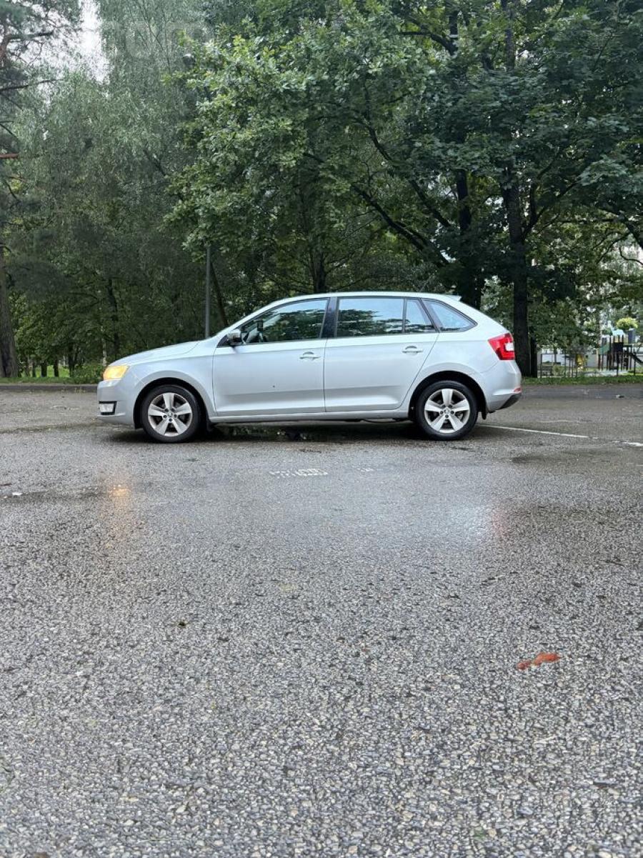 Grey Skoda Rapid 2017 in Riga, with an engine capacity of 1.40 L and mileage of 221 thousand km for 6250 €, photo 4 on AUTOMOTO.COM.LV