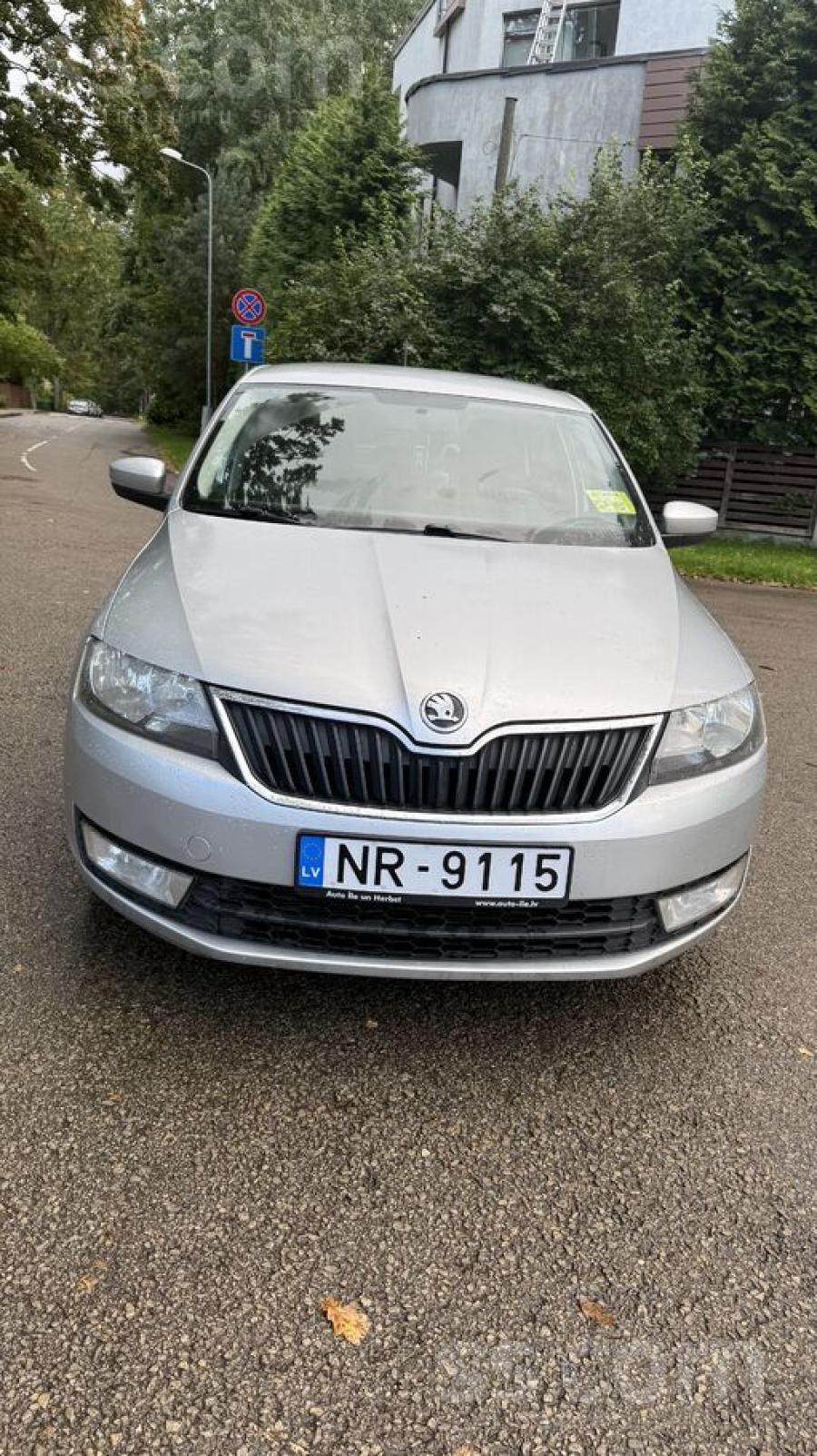 Grey Skoda Rapid 2017 in Riga, with an engine capacity of 1.40 L and mileage of 221 thousand km for 4000 €, photo 3 on AUTOMOTO.COM.LV