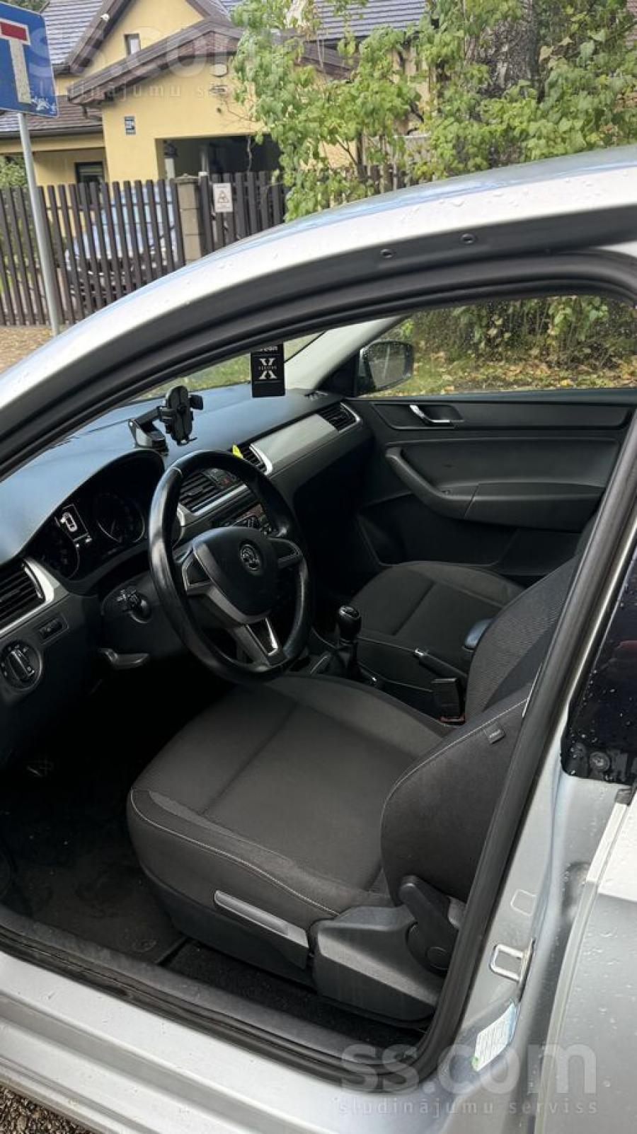 Grey Skoda Rapid 2017 in Riga, with an engine capacity of 1.40 L and mileage of 221 thousand km for 4000 €, photo 5 on AUTOMOTO.COM.LV
