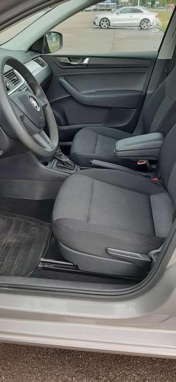 Grey Skoda Rapid 2018 in Panevezys, with an engine capacity of 1.00 L and mileage of 118 thousand km for 5900 €, photo 6 on AUTOMOTO.COM.LV