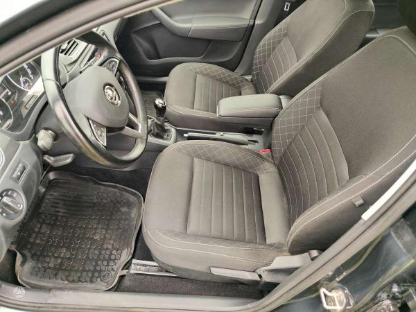 Skoda Rapid 2018 in Rokiskis on AUTOMOTO.COM.LV Grey Skoda Rapid 2018 in Rokiskis, with an engine capacity of 1.00 L and mileage of 56 thousand km for 5800 €, photo 6 on AUTOMOTO.COM.LV