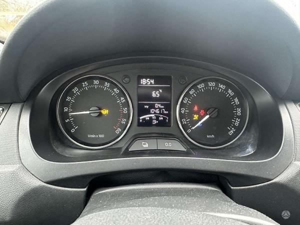 Pelēks Skoda Rapid 2013 Skaudvilė, ar dzinēja tilpumu 1.60 L un nobraukumu 104 tūkst. km par 3900 €, foto 11 vietnē AUTOMOTO.COM.LV
