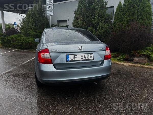 Pelēks Skoda Rapid 2013 Cēsis, ar dzinēja tilpumu 1.60 L un nobraukumu 278 tūkst. km par 4000 €, foto 5 vietnē AUTOMOTO.COM.LV