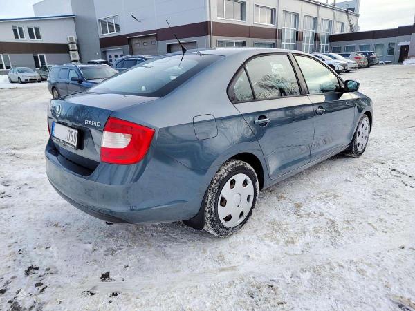 Grey Skoda Rapid 2014 in Vilnius, with an engine capacity of 1.60 L and mileage of 295 thousand km for 3300 €, photo 3 on AUTOMOTO.COM.LV