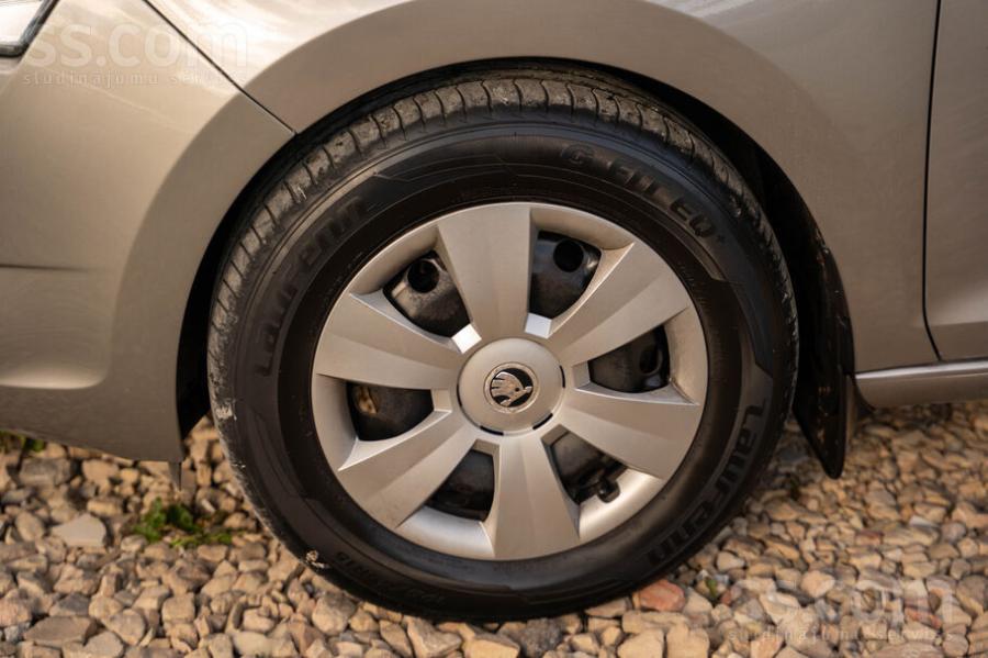 Pelēks Skoda Rapid 2015 Rīga, ar dzinēja tilpumu 1.40 L un nobraukumu 183 tūkst. km par 6650 €, foto 9 vietnē AUTOMOTO.COM.LV