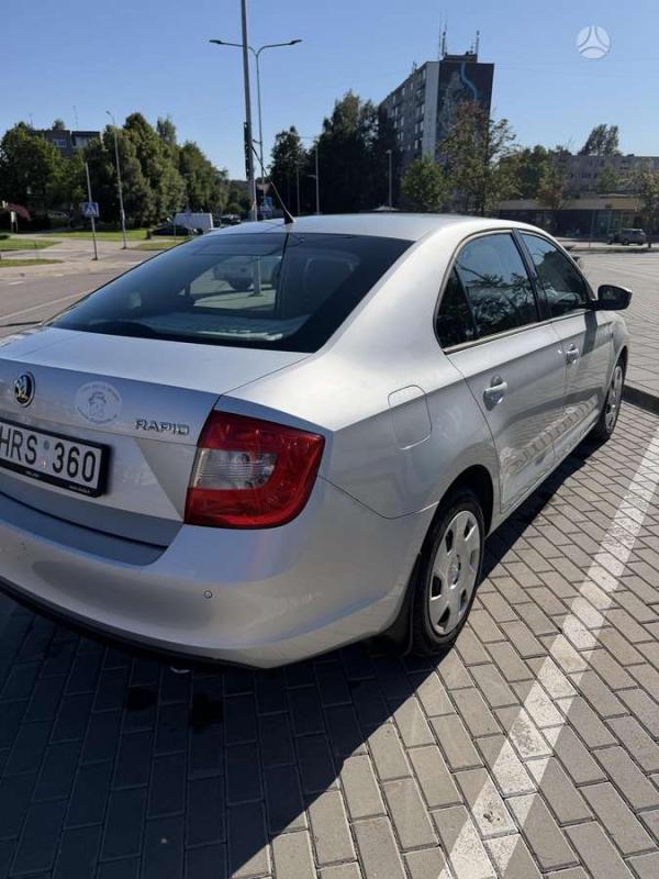 Pelēks Skoda Rapid 2015 Viļņa, ar dzinēja tilpumu 1.20 L un nobraukumu 191 tūkst. km par 4400 €, foto 3 vietnē AUTOMOTO.COM.LV