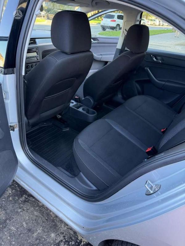 Pelēks Skoda Rapid 2015 Viļņa, ar dzinēja tilpumu 1.20 L un nobraukumu 191 tūkst. km par 4400 €, foto 8 vietnē AUTOMOTO.COM.LV