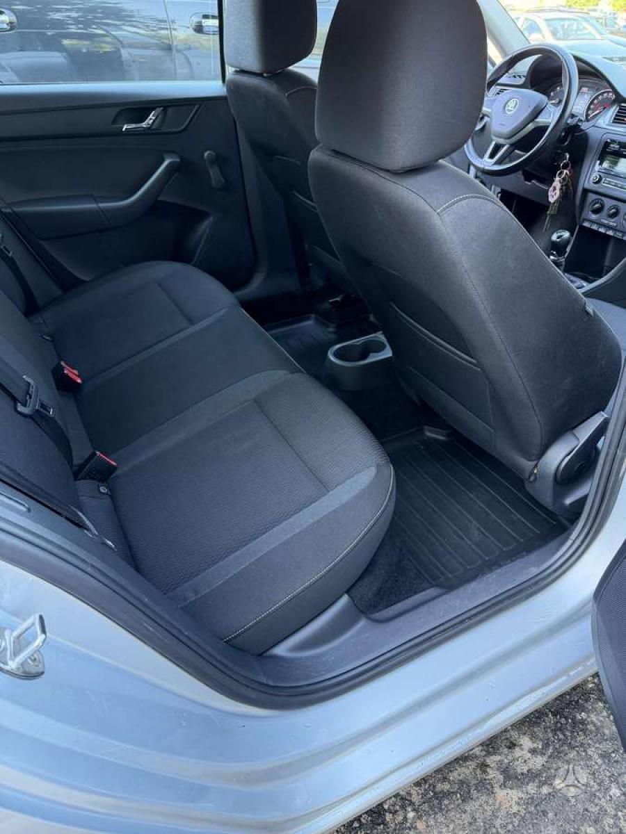 Pelēks Skoda Rapid 2015 Viļņa, ar dzinēja tilpumu 1.20 L un nobraukumu 191 tūkst. km par 4400 €, foto 11 vietnē AUTOMOTO.COM.LV