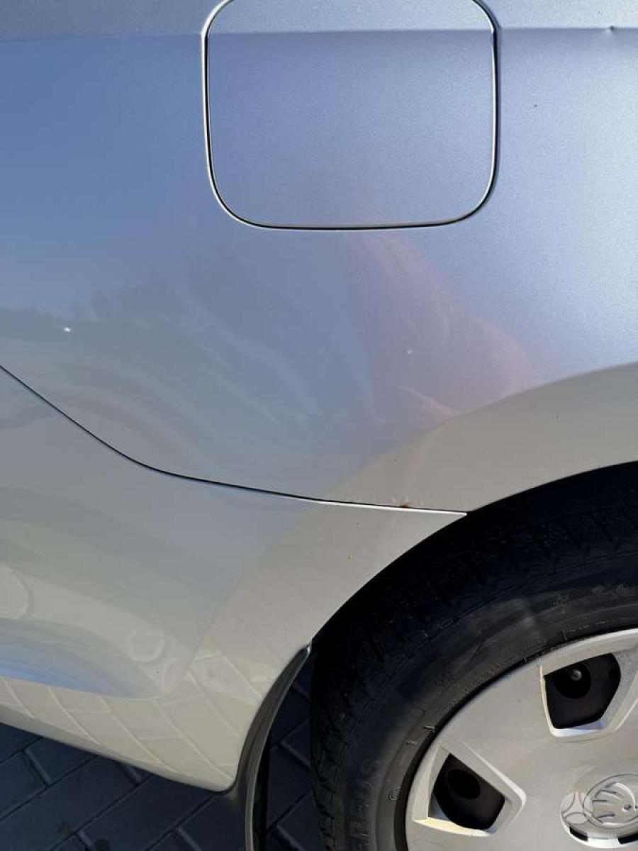 Pelēks Skoda Rapid 2015 Viļņa, ar dzinēja tilpumu 1.20 L un nobraukumu 191 tūkst. km par 4400 €, foto 18 vietnē AUTOMOTO.COM.LV