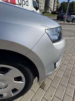 Pelēks Skoda Rapid 2015 Viļņa, ar dzinēja tilpumu 1.20 L un nobraukumu 191 tūkst. km par 4400 €, foto 20 vietnē AUTOMOTO.COM.LV