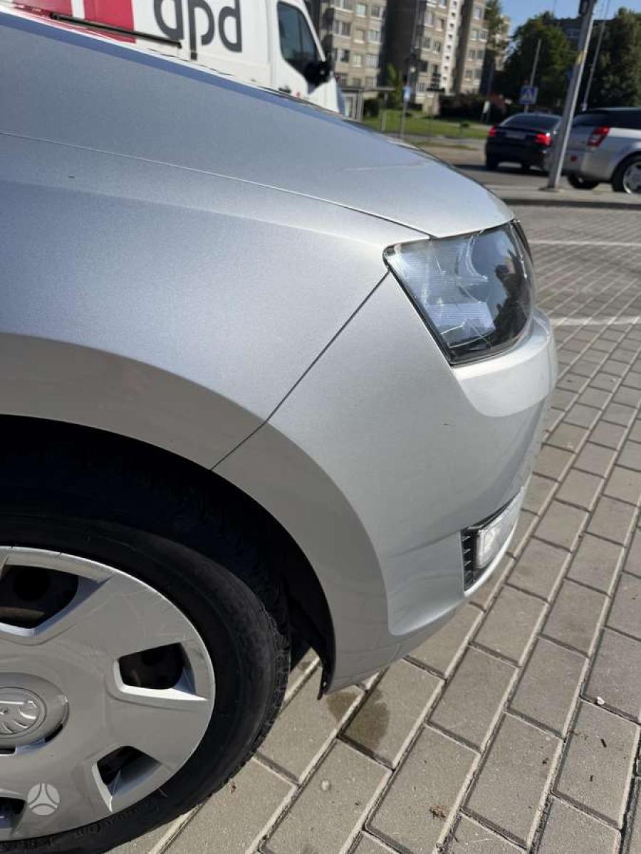 Pelēks Skoda Rapid 2015 Viļņa, ar dzinēja tilpumu 1.20 L un nobraukumu 191 tūkst. km par 4400 €, foto 20 vietnē AUTOMOTO.COM.LV