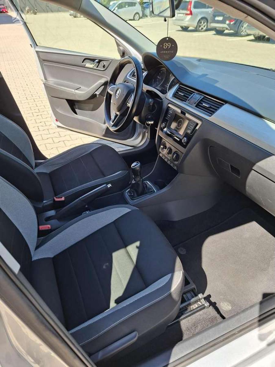 Pelēks Skoda Rapid 2016 Viļņa, ar dzinēja tilpumu 1.60 L un nobraukumu 379 tūkst. km par 3000 €, foto 8 vietnē AUTOMOTO.COM.LV