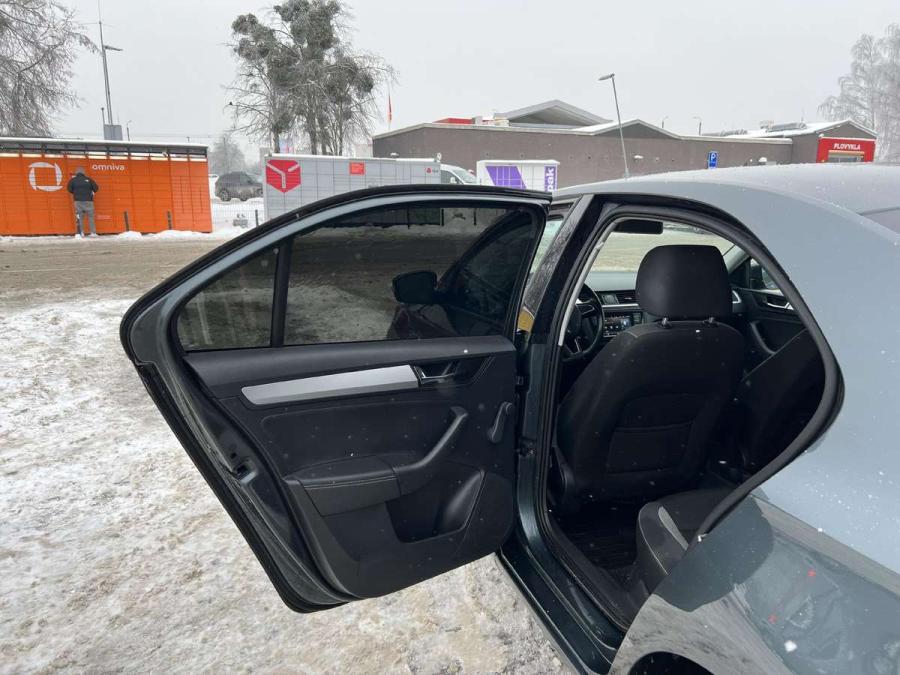 Grey Skoda Rapid 2017 in Kaunas, with an engine capacity of 1.60 L and mileage of 244 thousand km for 6300 €, photo 12 on AUTOMOTO.COM.LV