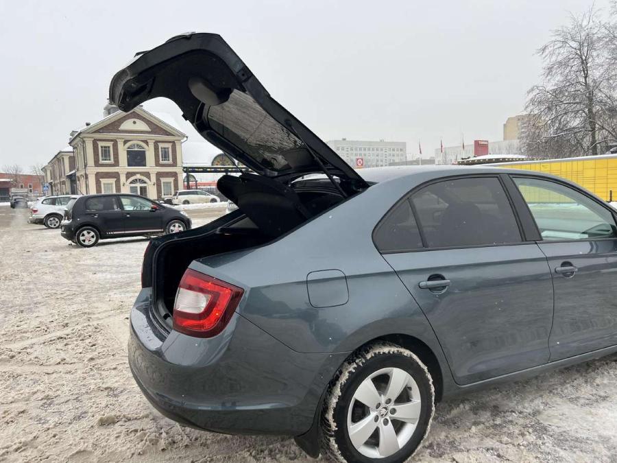 Grey Skoda Rapid 2017 in Kaunas, with an engine capacity of 1.60 L and mileage of 244 thousand km for 6300 €, photo 18 on AUTOMOTO.COM.LV