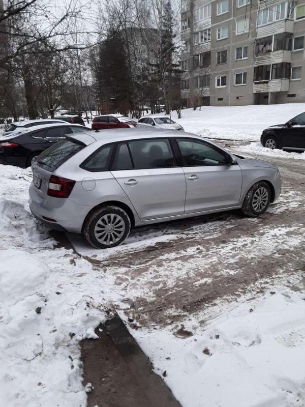 Grey Skoda Rapid 2017 in Vilnius, with an engine capacity of 1.00 L and mileage of 340 thousand km for 4500 €, photo 2 on AUTOMOTO.COM.LV