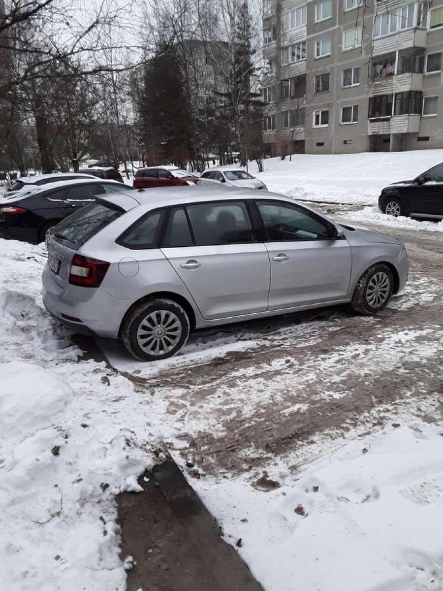 Grey Skoda Rapid 2017 in Vilnius, with an engine capacity of 1.00 L and mileage of 340 thousand km for 4500 €, photo 2 on AUTOMOTO.COM.LV