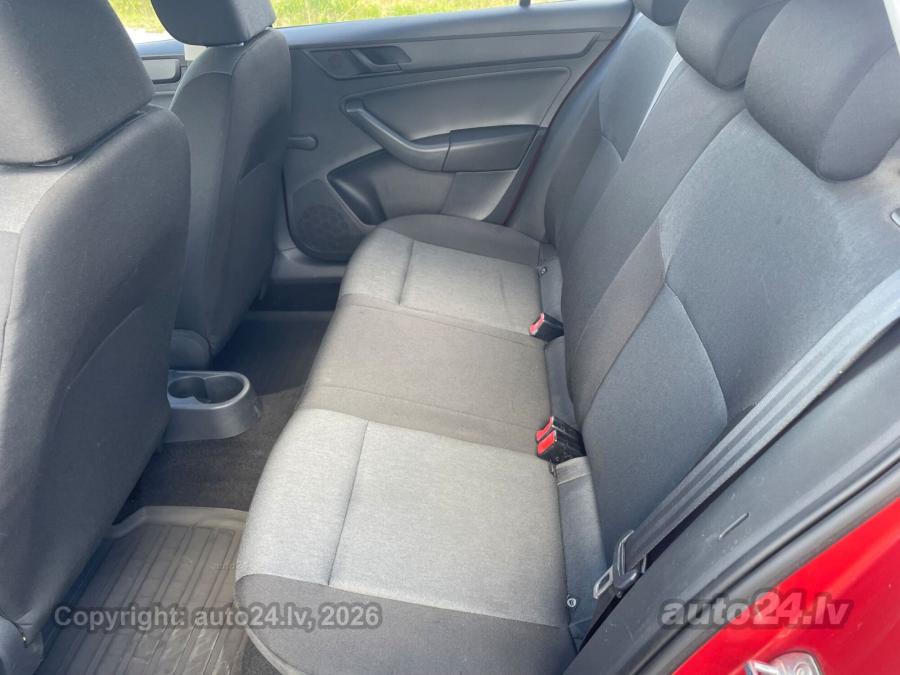 Red Skoda Rapid 2013 in Tartu, with an engine capacity of 1.20 L and mileage of 137 thousand km for 2990 €, photo 11 on AUTOMOTO.COM.LV