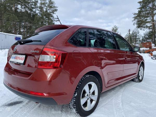 Red Skoda Rapid 2015 in Jonava, with an engine capacity of 1.20 L and mileage of 284 thousand km for 3900 €, photo 4 on AUTOMOTO.COM.LV