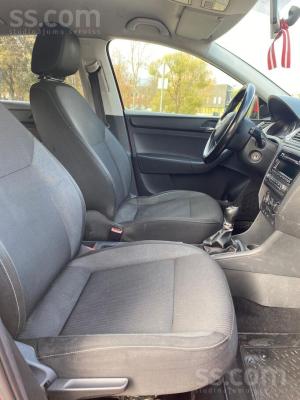 Sarkans Skoda Rapid 2014 Dobele, ar dzinēja tilpumu 1.60 L un nobraukumu 298 tūkst. km par 2300 €, foto 11 vietnē AUTOMOTO.COM.LV