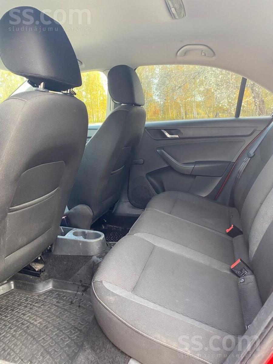 Sarkans Skoda Rapid 2014 Dobele, ar dzinēja tilpumu 1.60 L un nobraukumu 298 tūkst. km par 2300 €, foto 12 vietnē AUTOMOTO.COM.LV